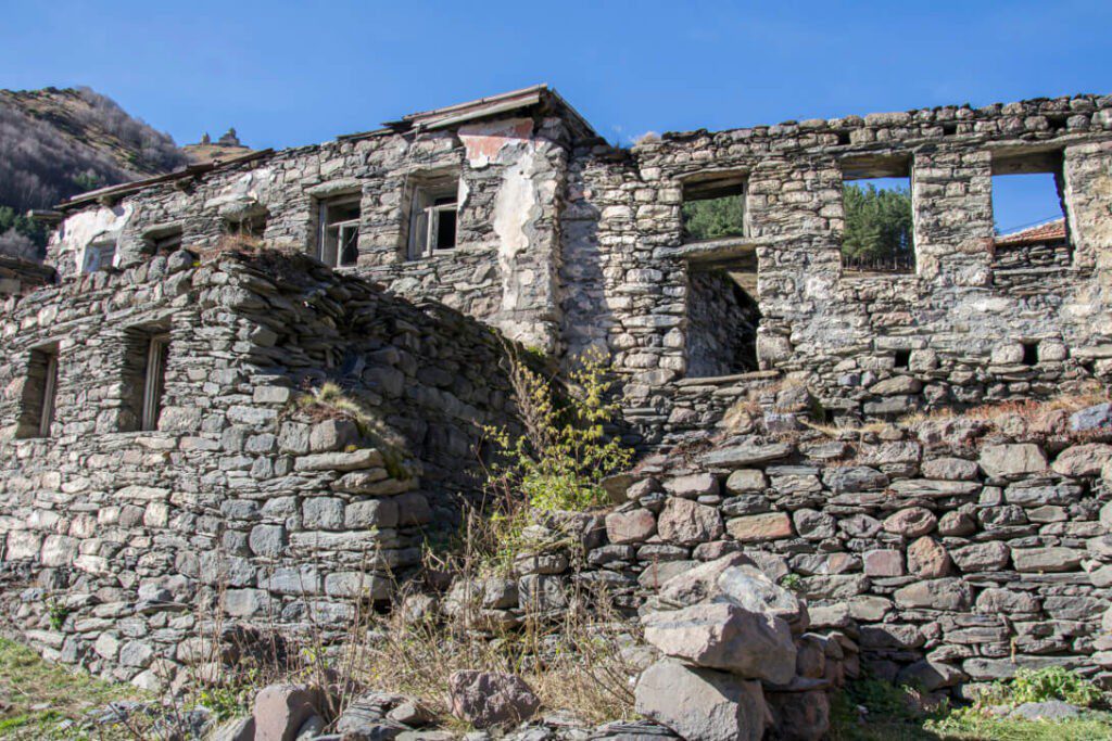 Klasztor Cminda Sameba: jak dojechać i co warto zobaczyć?