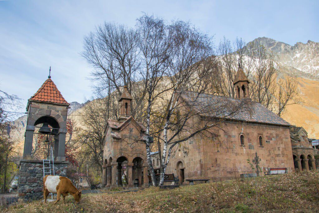 Klasztor Cminda Sameba: jak dojechać i co warto zobaczyć?
