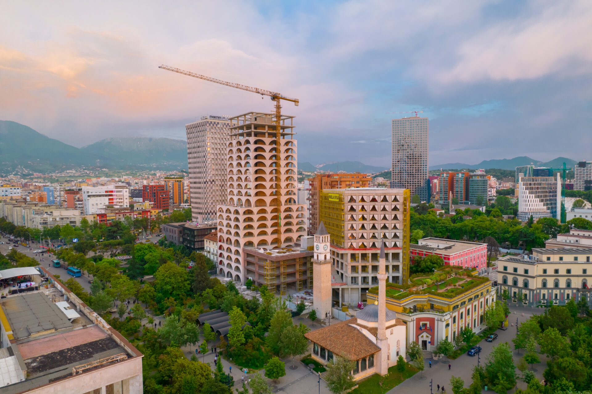 Tirana (Albania): 15 atrakcji i ciekawych miejsc, które warto zobaczyć