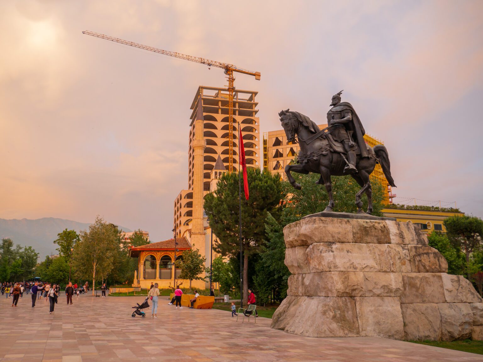 Tirana (Albania): 15 atrakcji i ciekawych miejsc, które warto zobaczyć